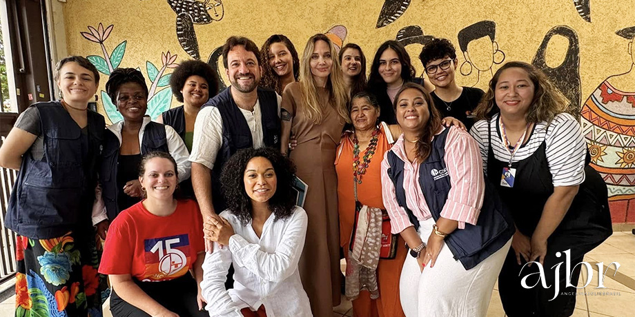 Angelina Jolie visita ONG na zona leste de São Paulo